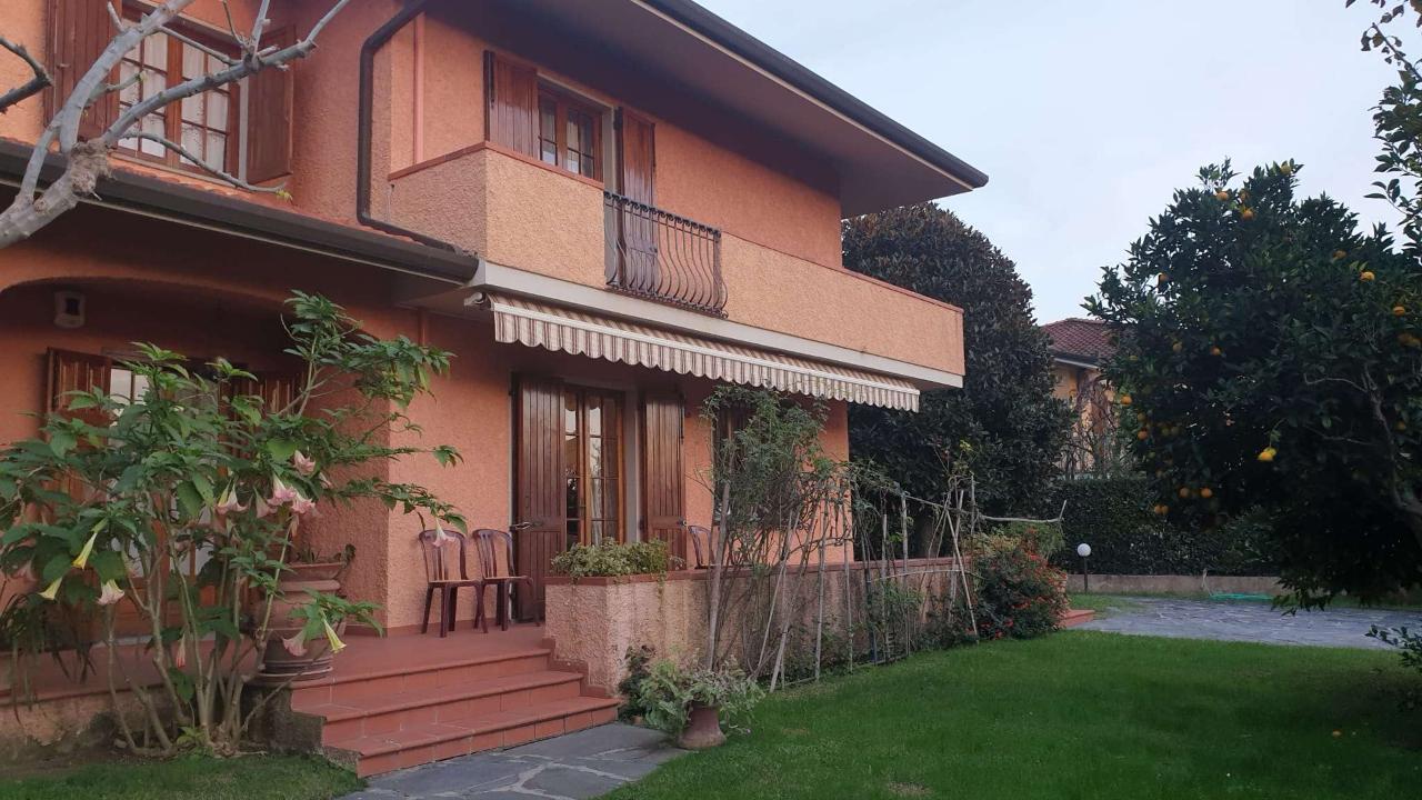 Villa unifamiliare in affitto a Forte Dei Marmi