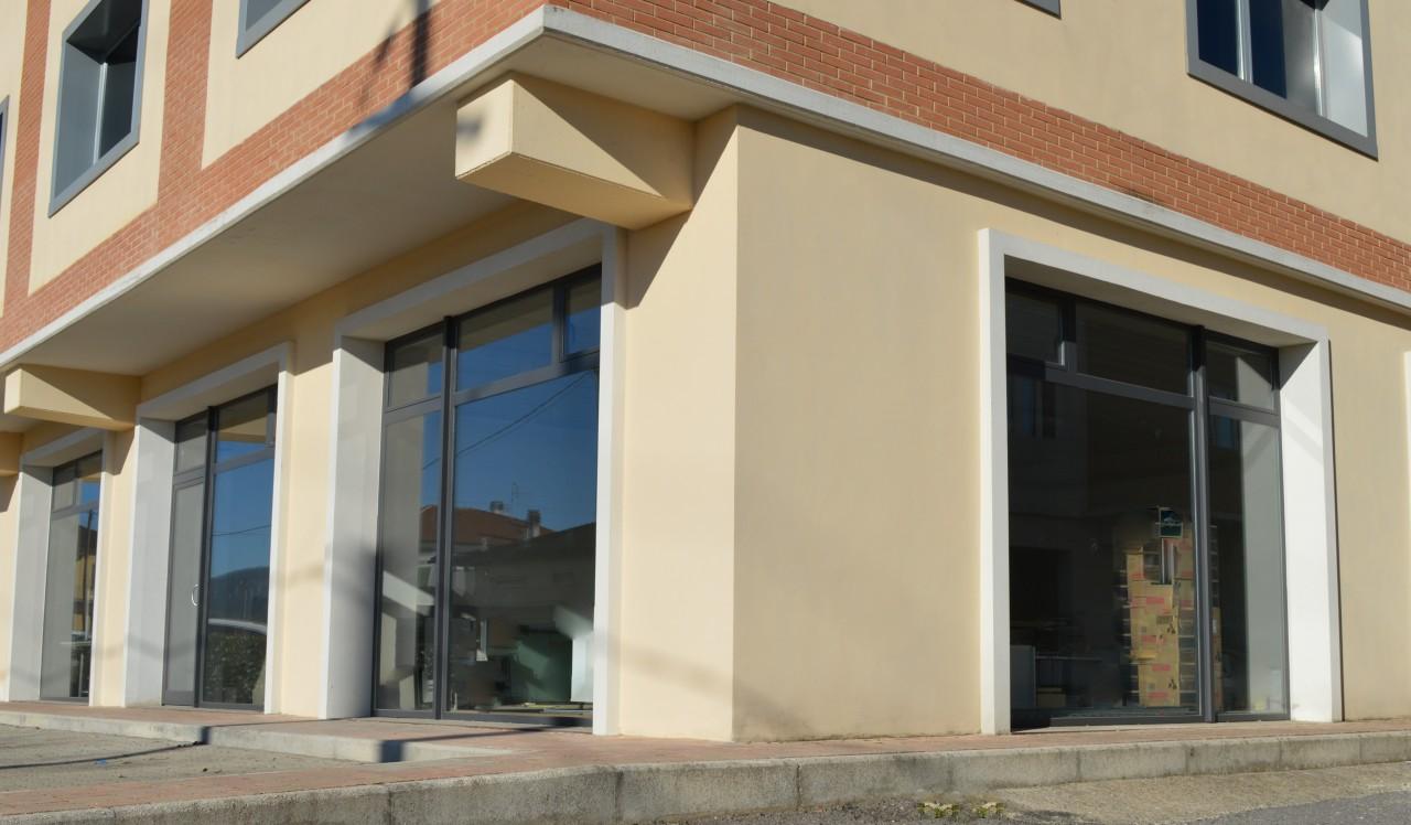 Palazzina commerciale in vendita a Pistoia