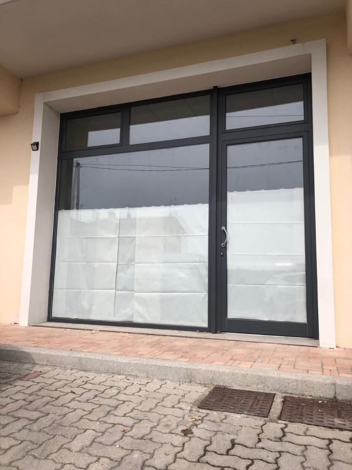 Palazzina commerciale in vendita a Pistoia