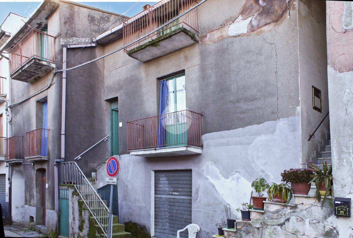 Palazzo in vendita a Roccagloriosa