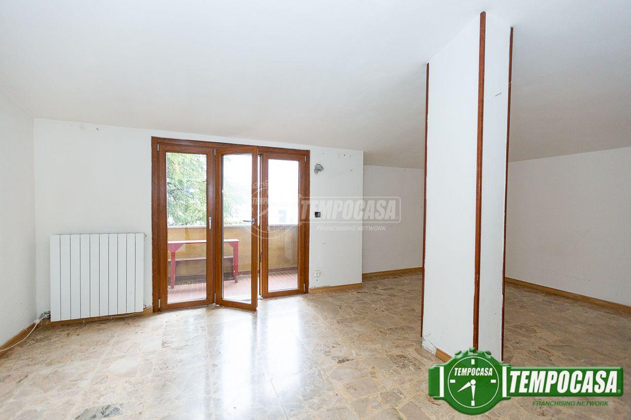 Appartamento in vendita a Crespiatica