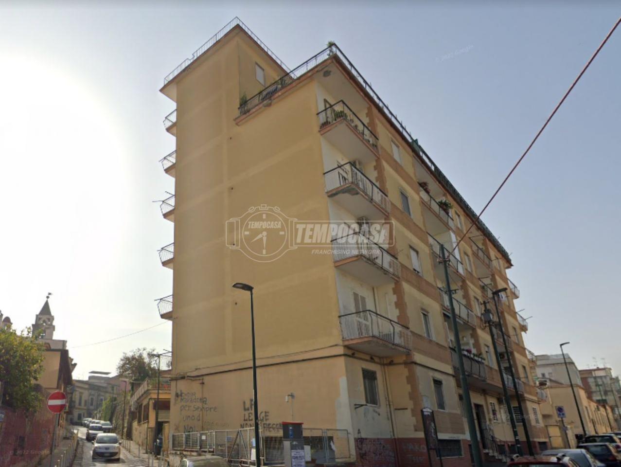 Negozio in affitto a Napoli