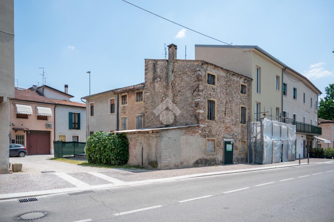 Casa indipendente in vendita a Villafranca Di Verona