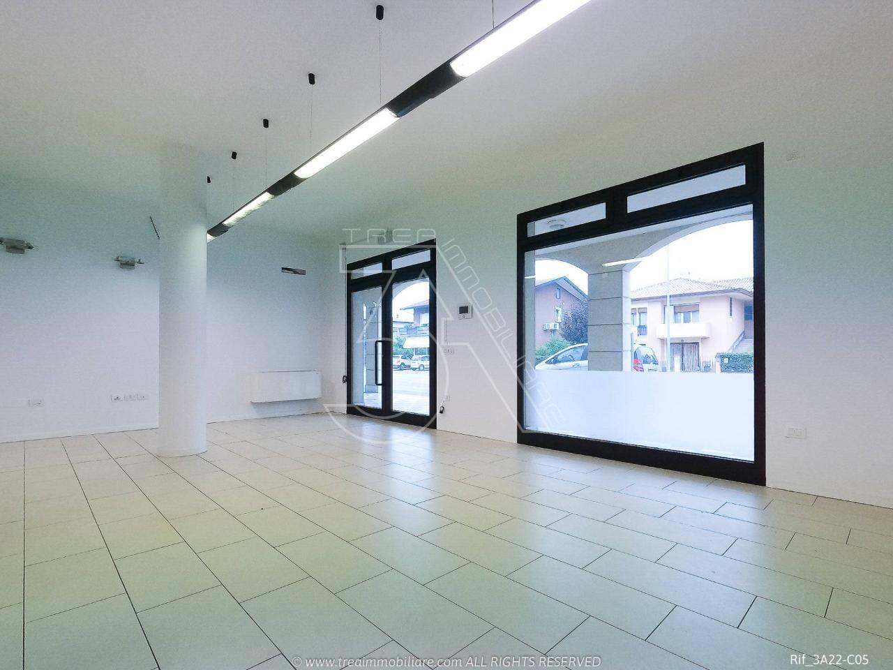 Esercizio commerciale in affitto a Trebaseleghe