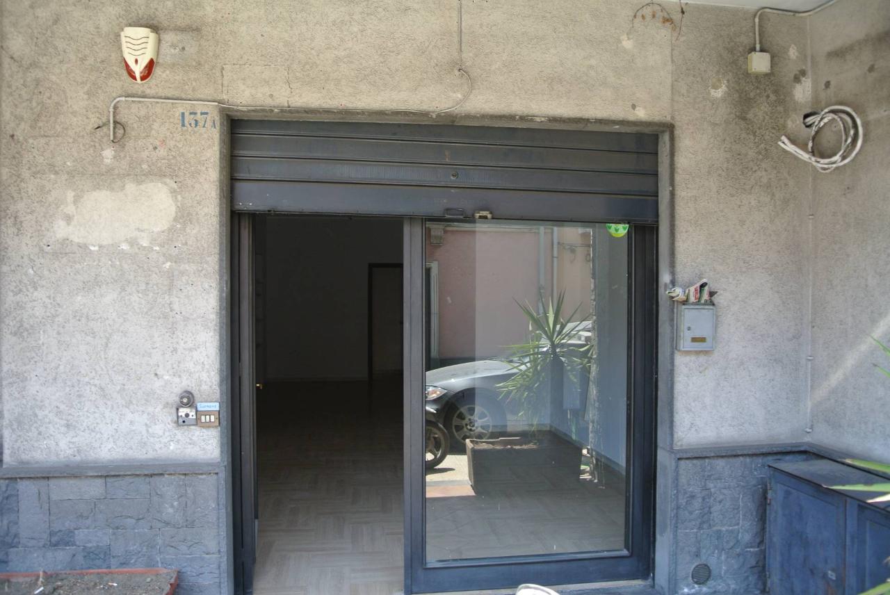 Negozio in affitto a Aci Castello