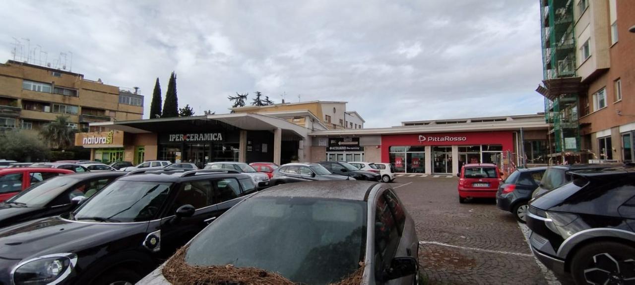 Negozio in affitto a Roma