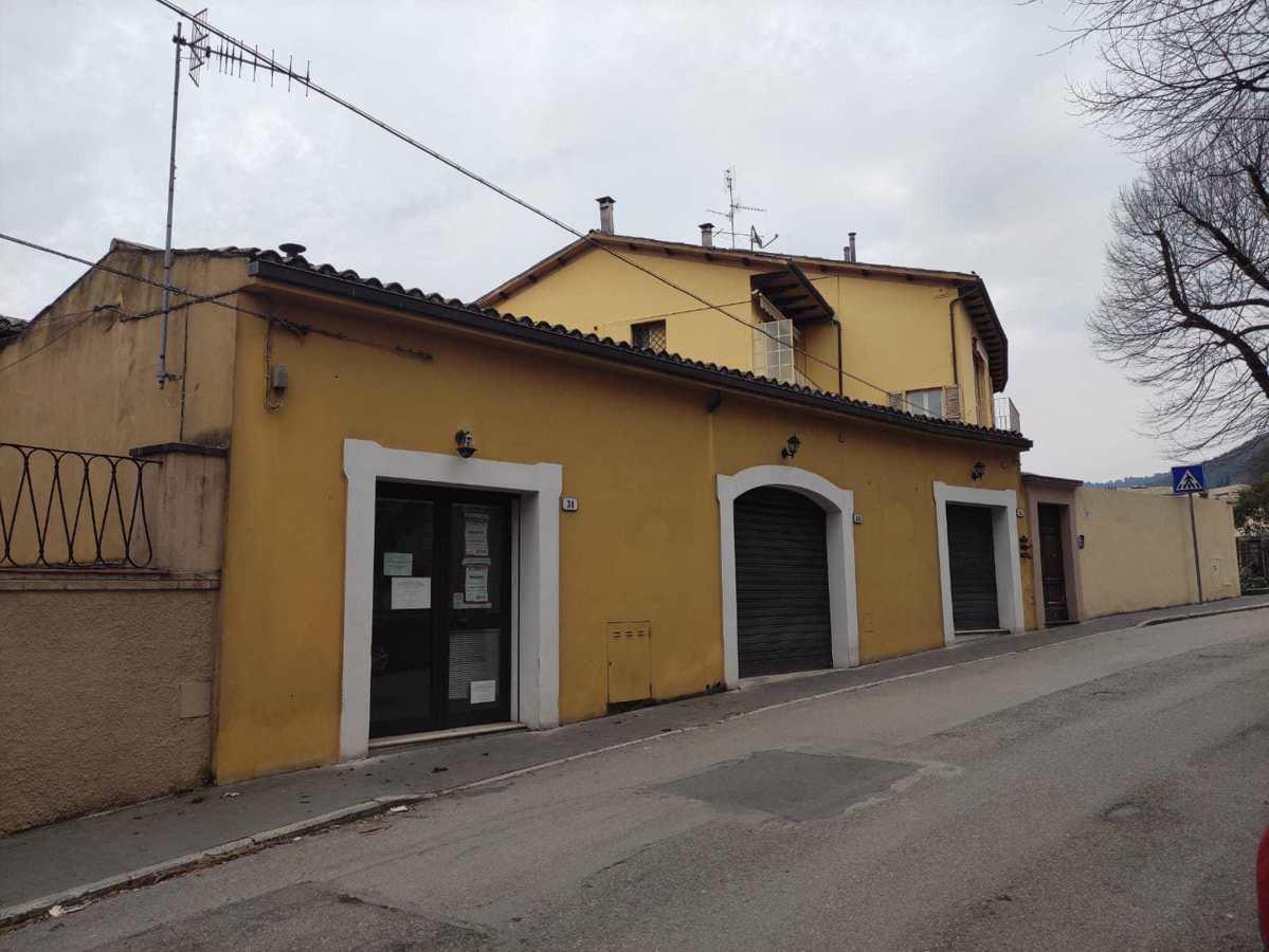 Negozio in affitto a Spoleto