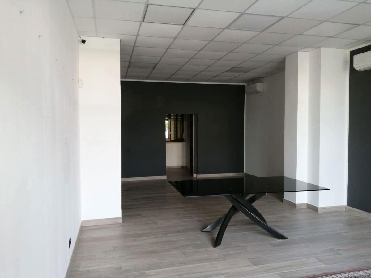 Negozio in affitto a Spoleto