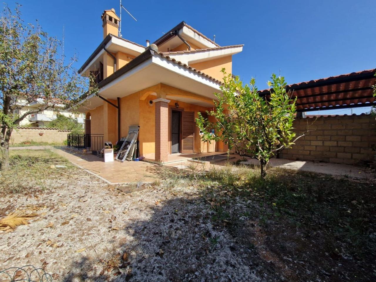 Villa a schiera in vendita a Pomezia