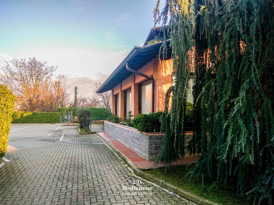 Locale commerciale in vendita a Cermenate