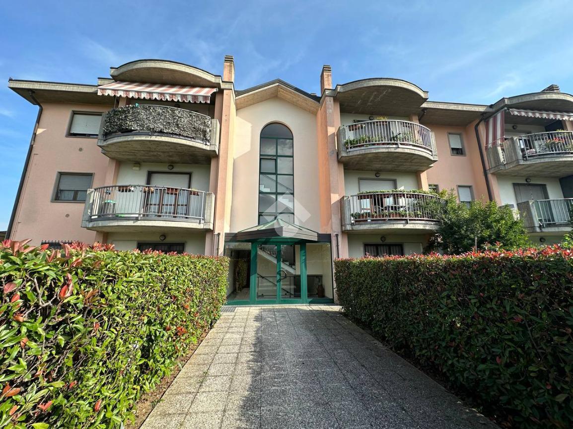 Appartamento in vendita a Trezzano Rosa