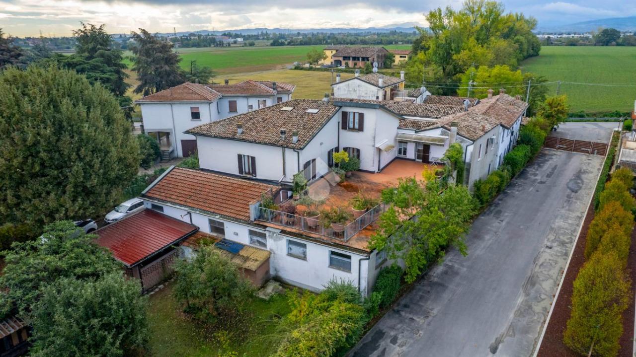 Casa indipendente in vendita a Parma