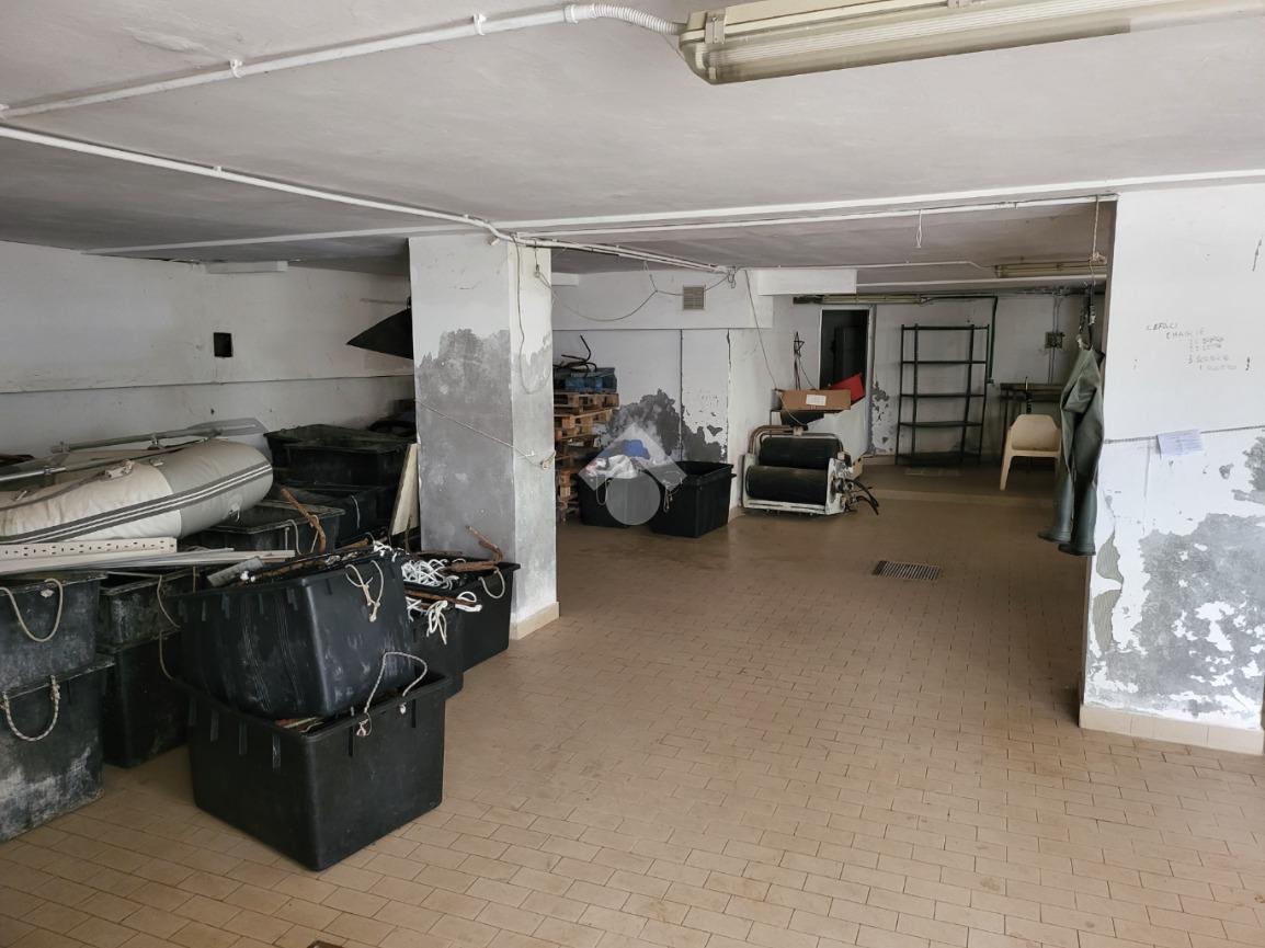 Magazzino in vendita a Rimini