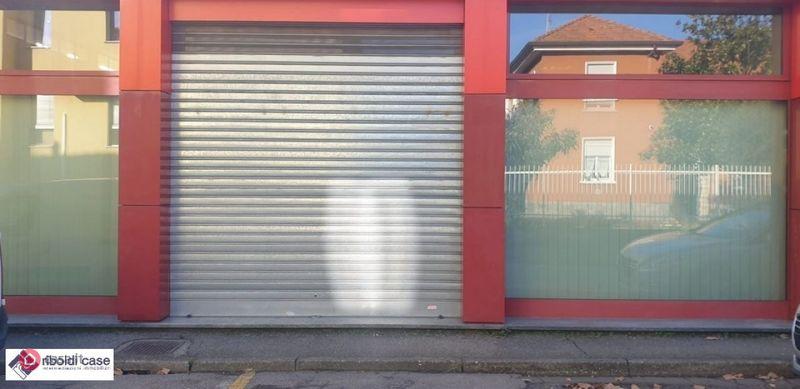 Negozio in vendita a Varedo