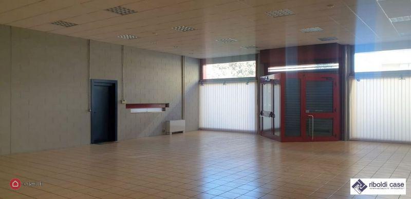 Capannone in vendita a Varedo