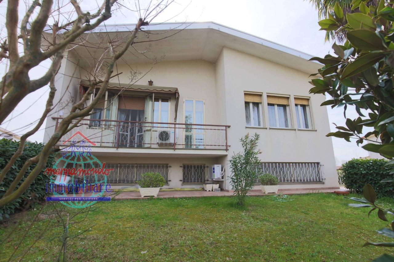 Villa in vendita a Cento