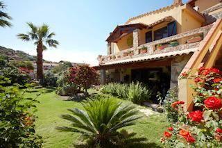 Villa bifamiliare in affitto a Domus de Maria