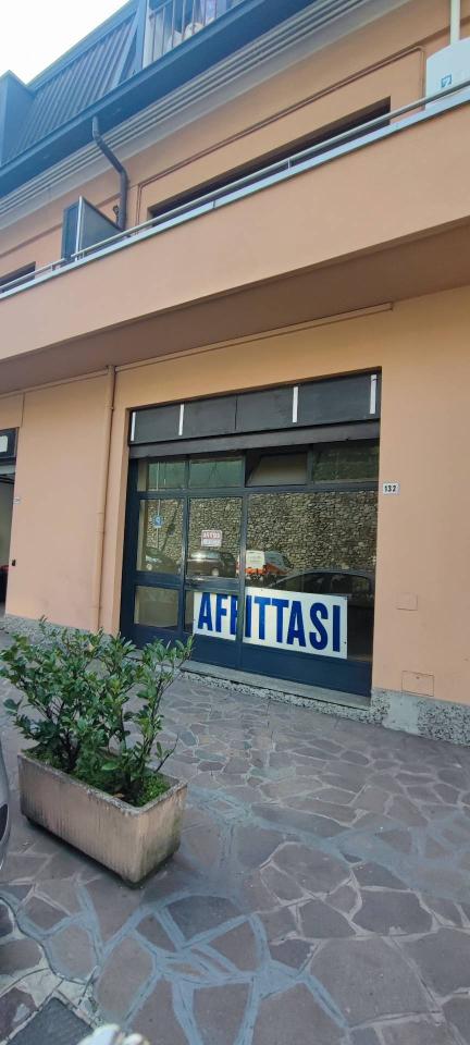 Negozio in affitto a Lipomo
