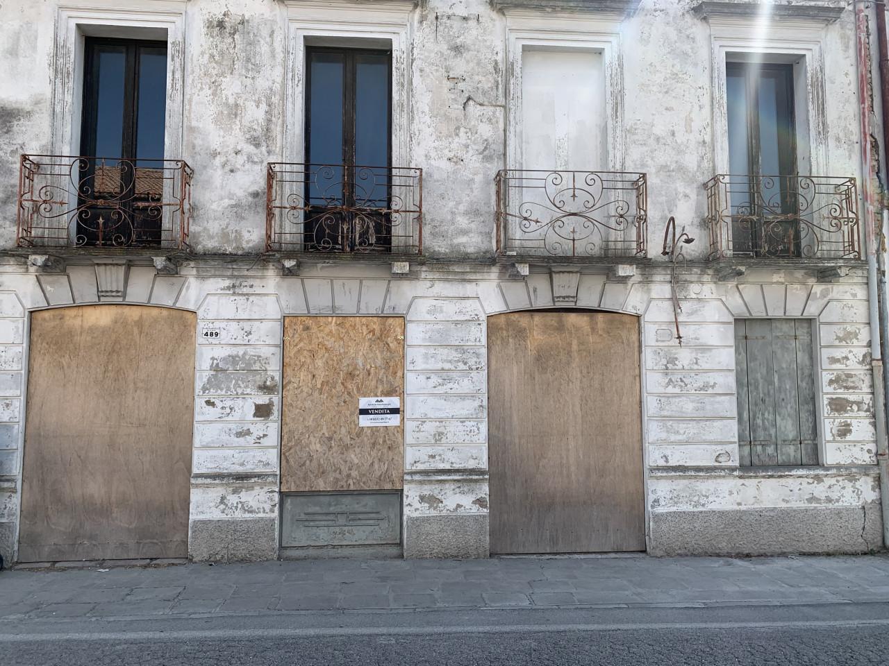 Esercizio commerciale in vendita a Fiesso Umbertiano