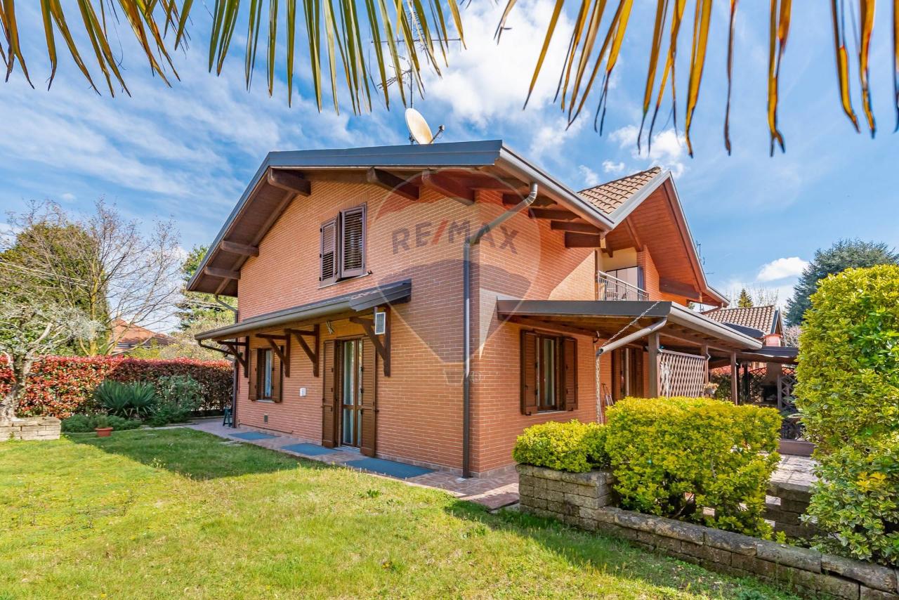 Villa in vendita a Caronno Pertusella
