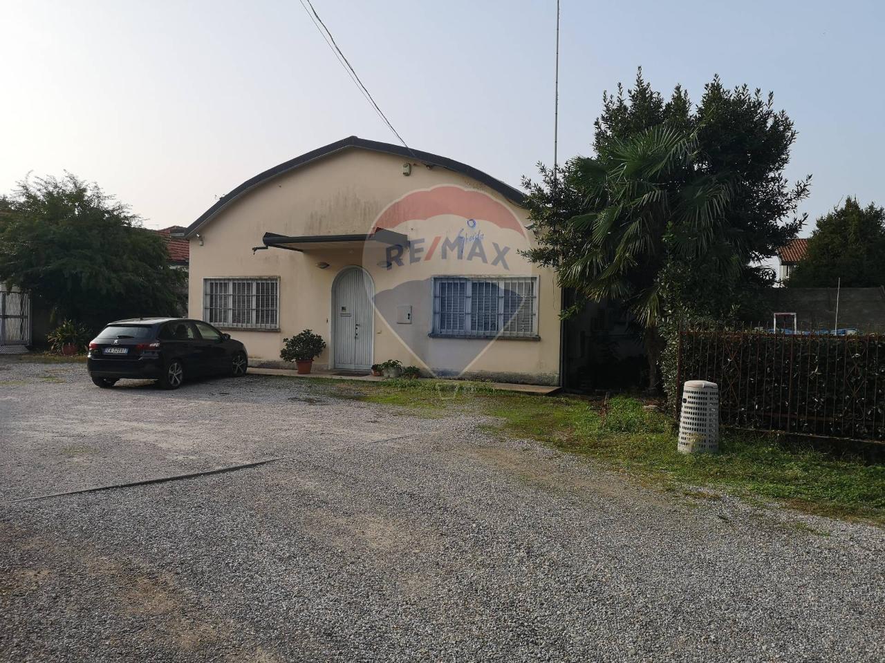 Capannone in affitto a Fenegro'