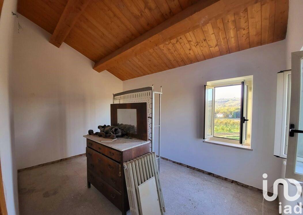 Villa in vendita a Montalto Delle Marche