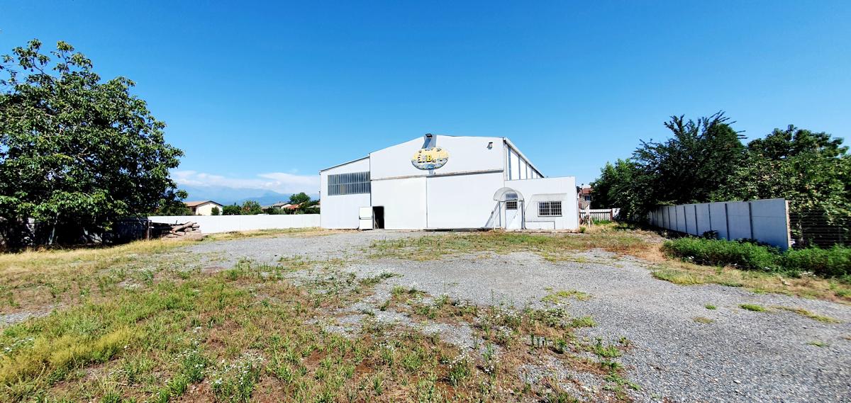 Capannone in vendita a Cavour