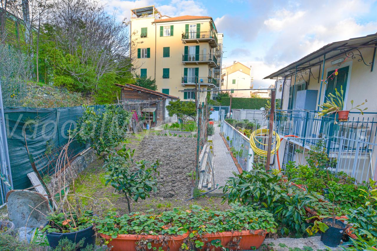 Villa a schiera in Via De Litta 6, Vado Ligure