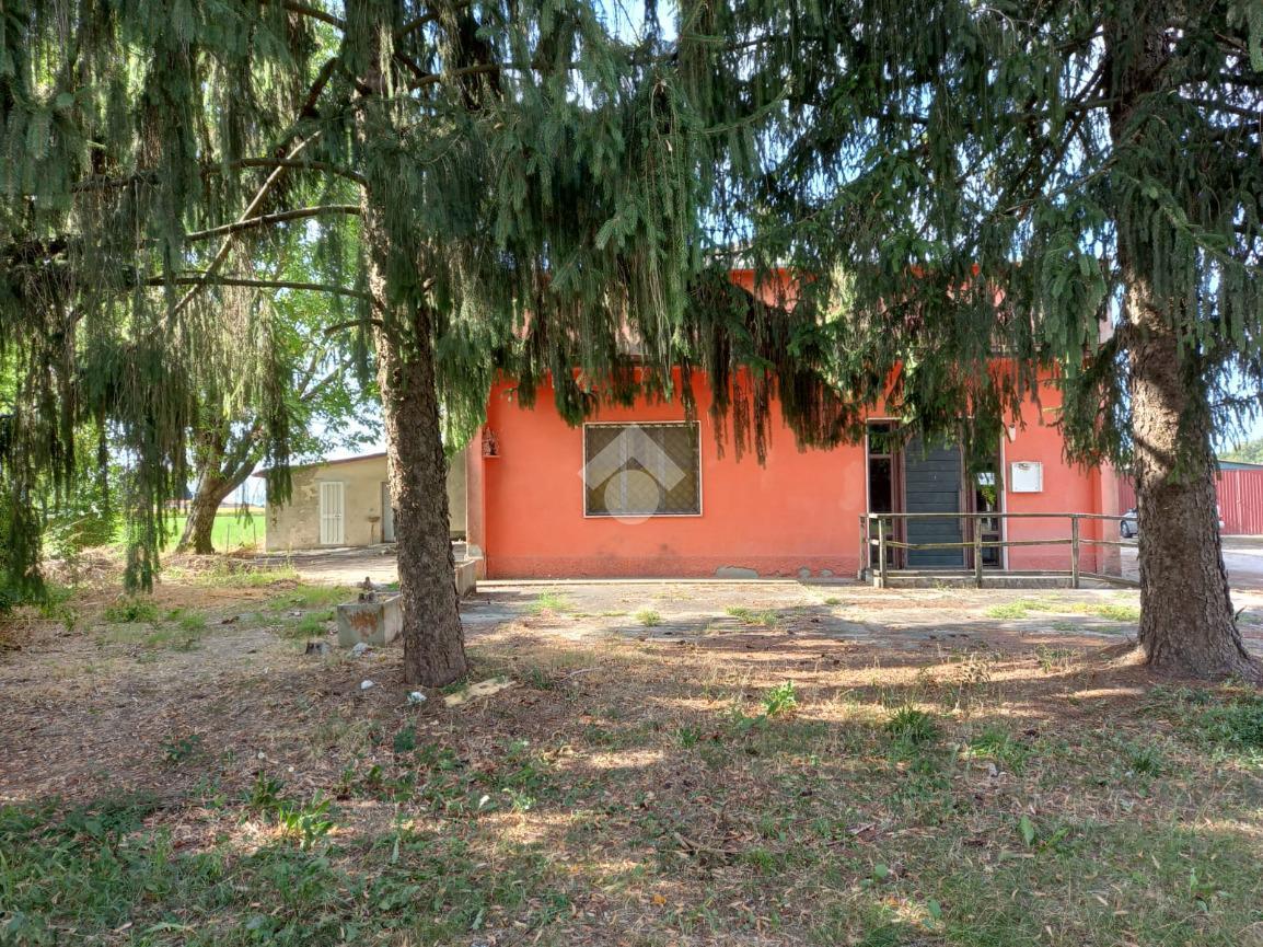Palazzina commerciale in vendita a Roccabianca