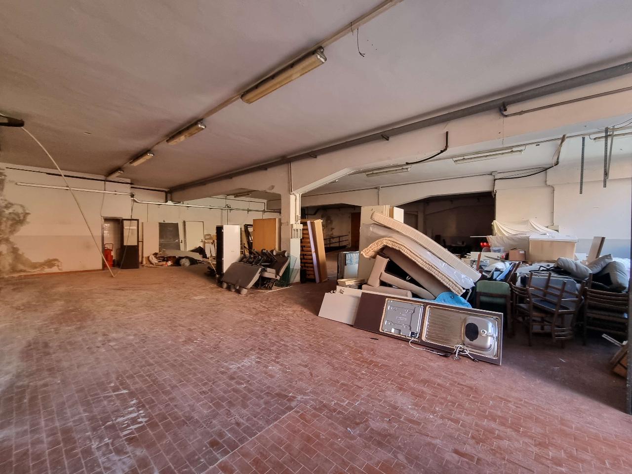 Capannone in vendita a Como