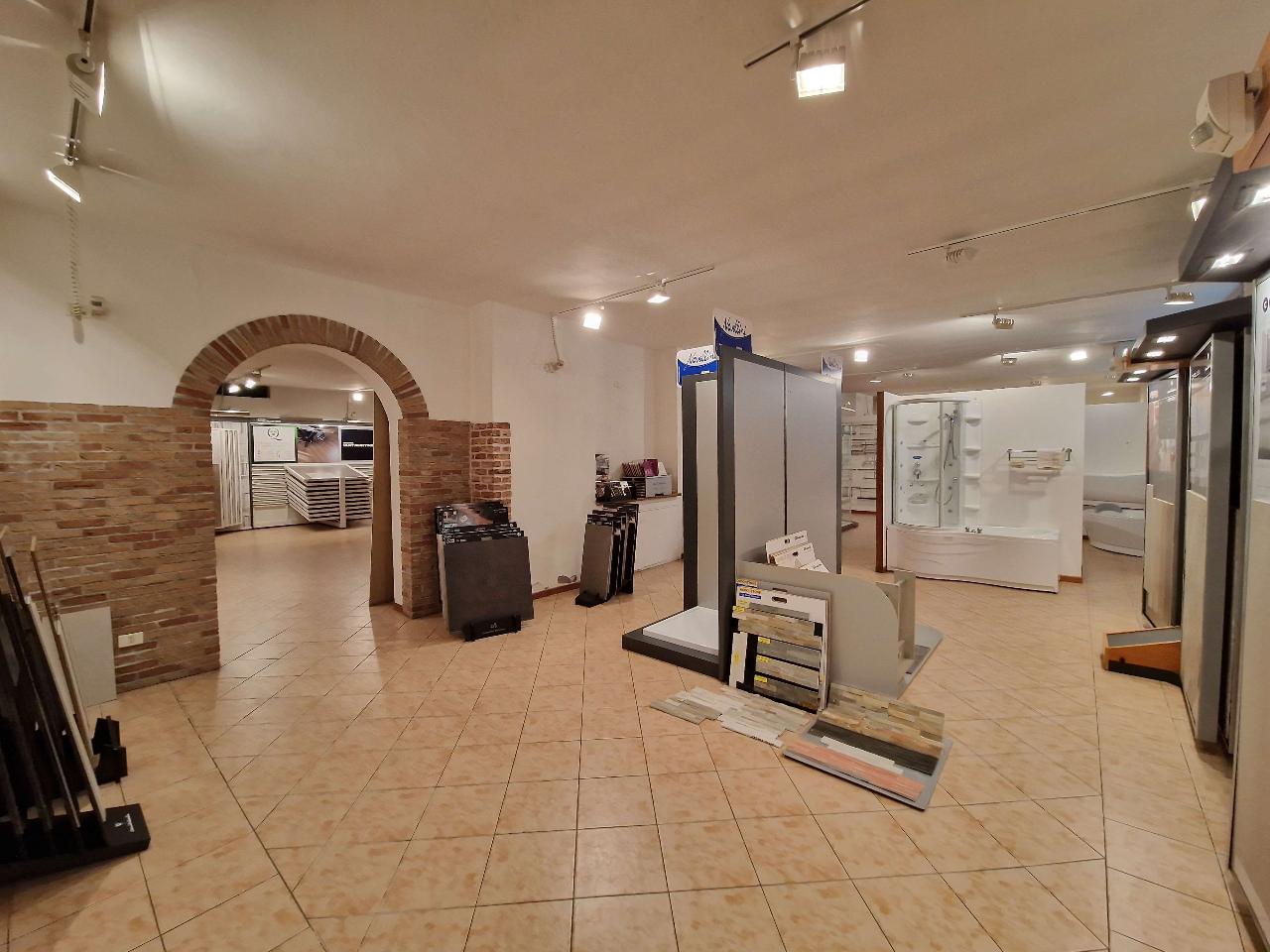 Capannone in vendita a Cantu'