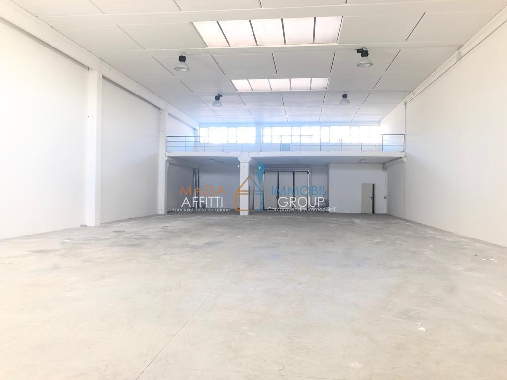 Capannone in vendita a Massa