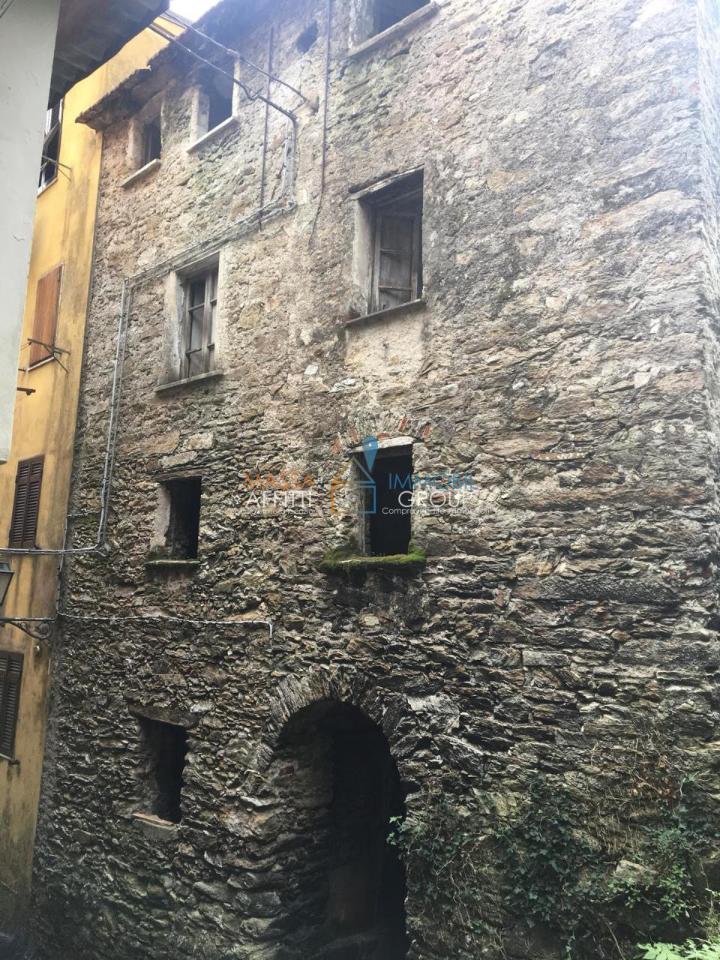 Casa indipendente in vendita a Massa