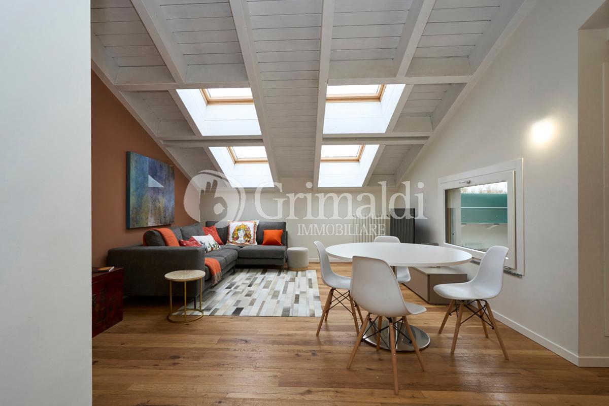 Attico in affitto a Biassono