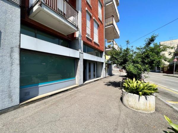 Negozio in vendita a Bareggio
