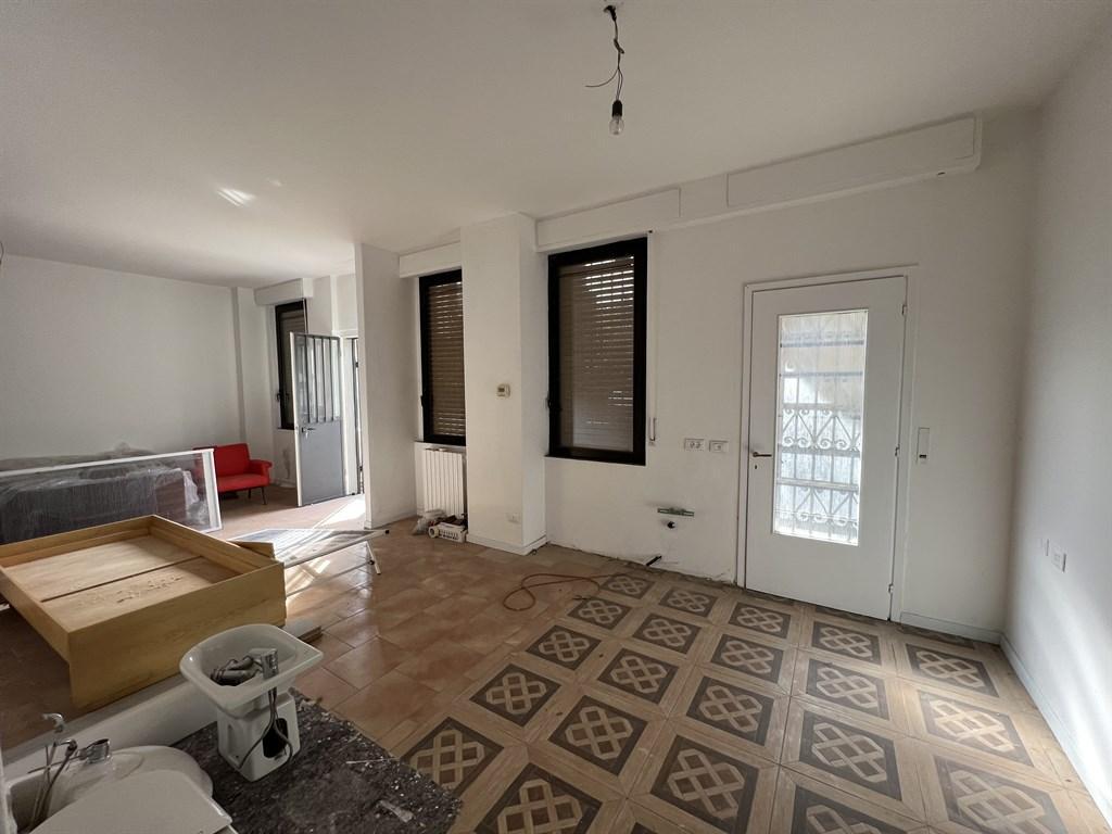 Palazzina commerciale in vendita a Monza