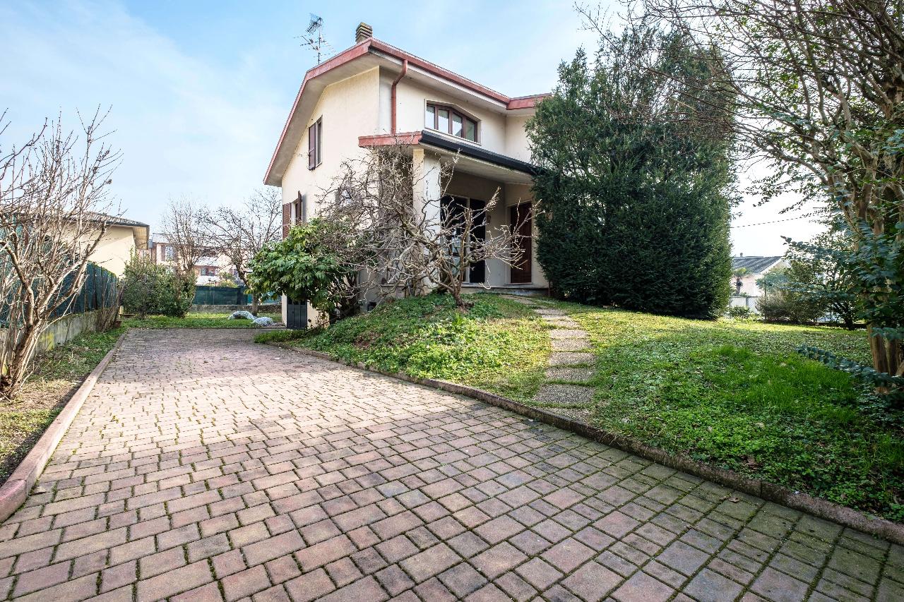 Villa bifamiliare in vendita a Porto Mantovano