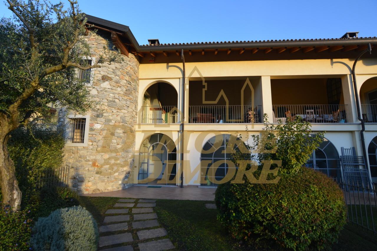 Villa a schiera in vendita a Besozzo