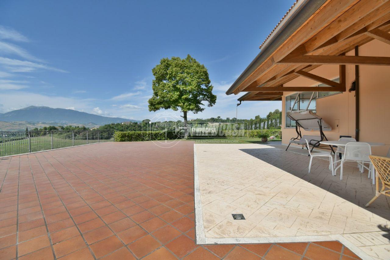 Casa indipendente in vendita a Colli Del Tronto