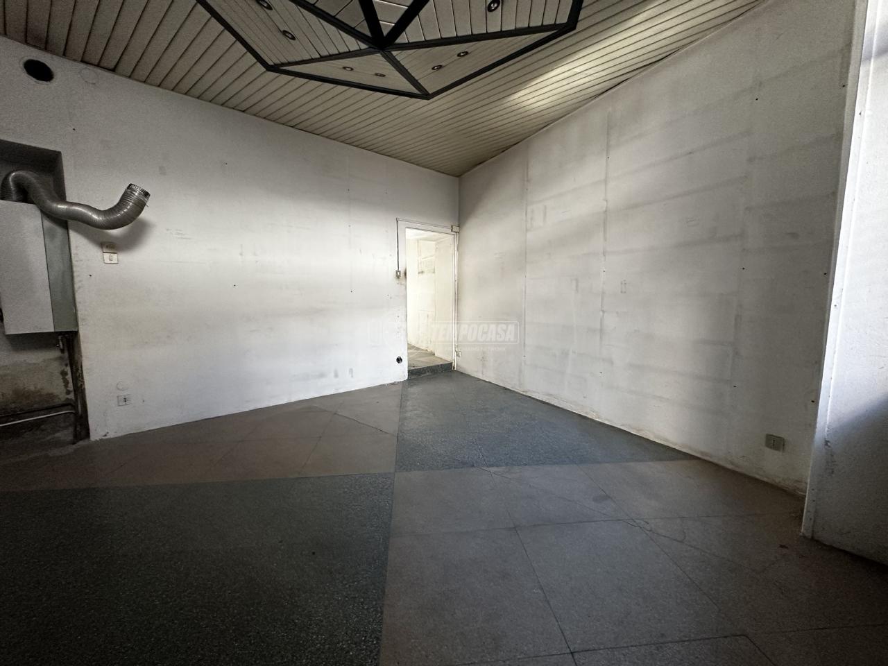 Negozio in affitto a Chiari