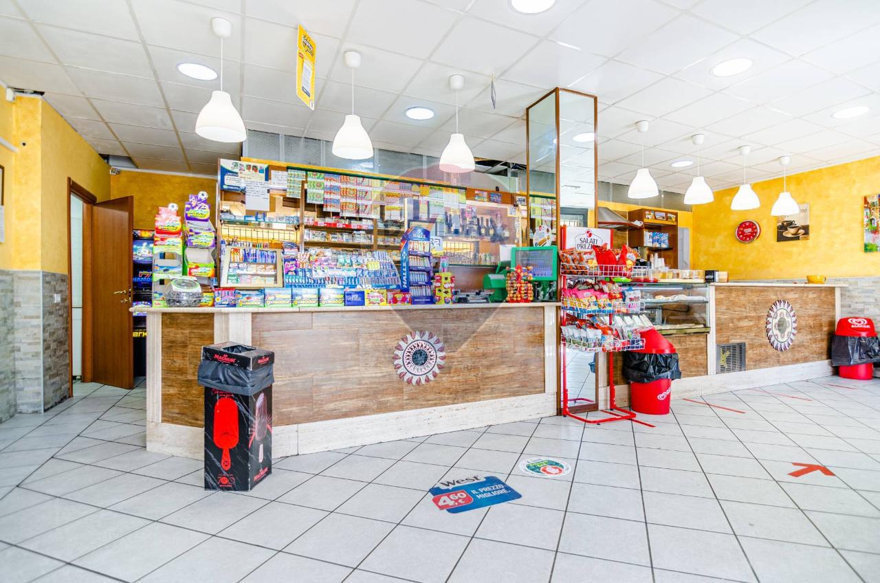 Esercizio commerciale in vendita a Roma