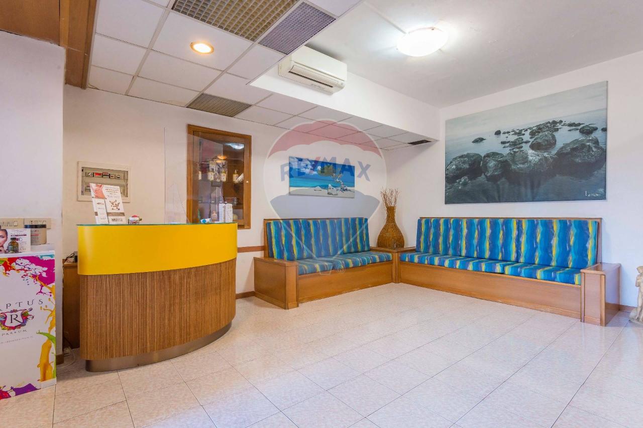 Esercizio commerciale in vendita a Roma