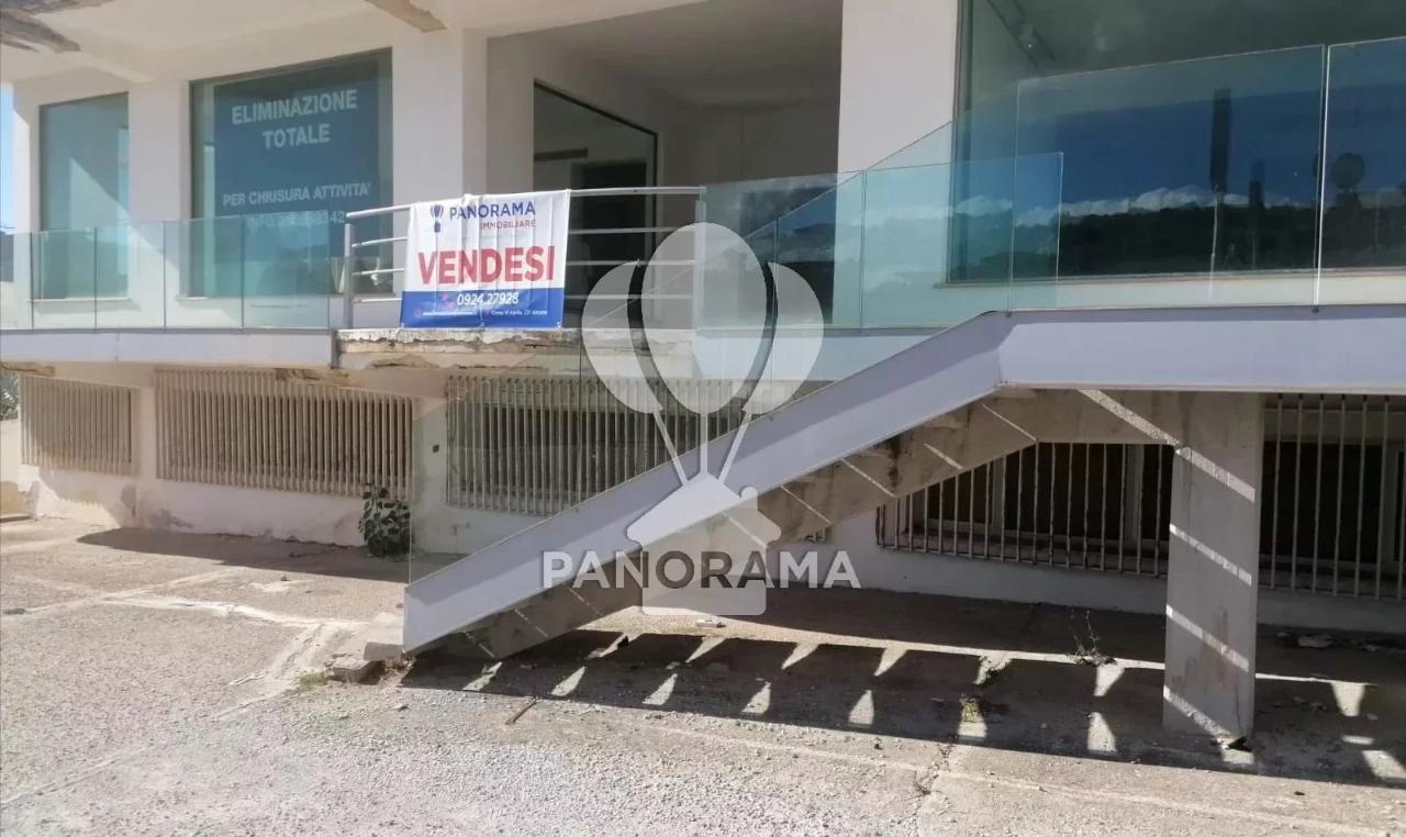 Locale commerciale in affitto a Balestrate