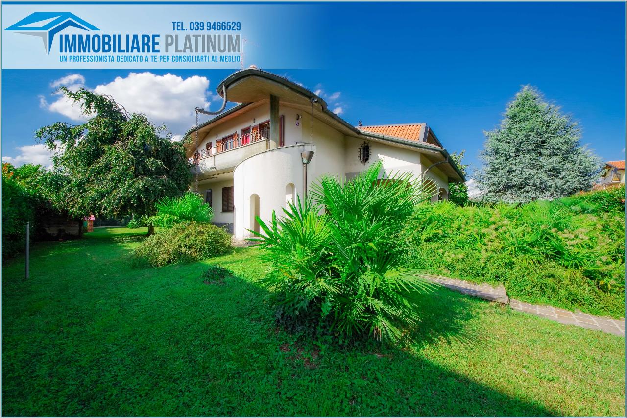 Appartamento in vendita a Carate Brianza