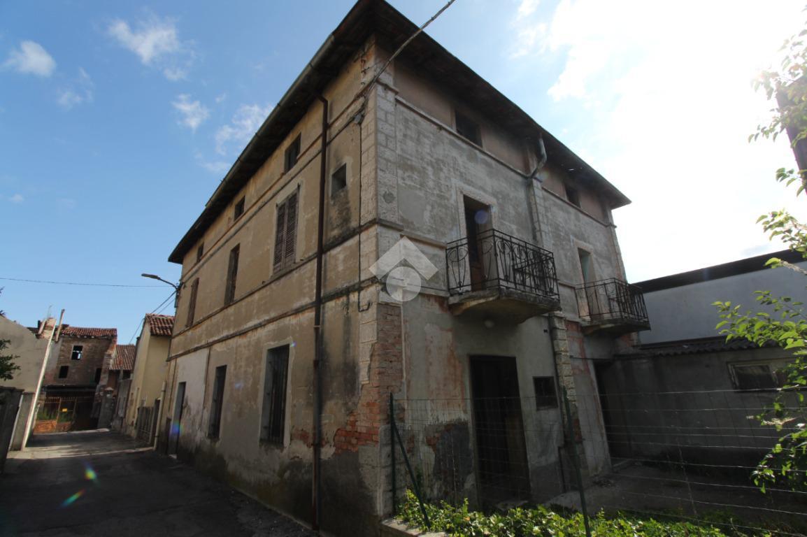 Rustico in vendita a Borgo San Giacomo