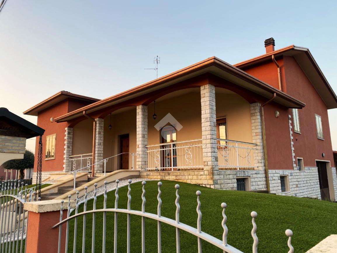 Villa in vendita a Borgo San Giacomo