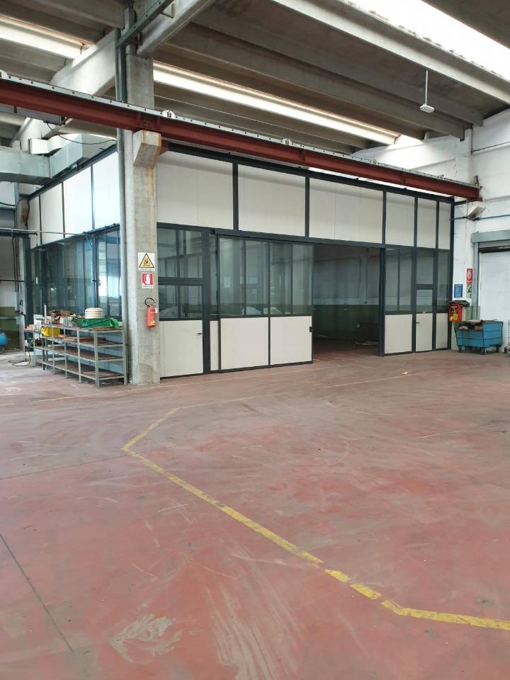 Capannone in vendita a Gravellona Toce