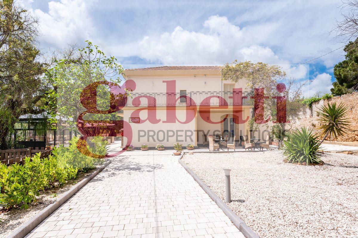 Palazzo in vendita a Caltagirone