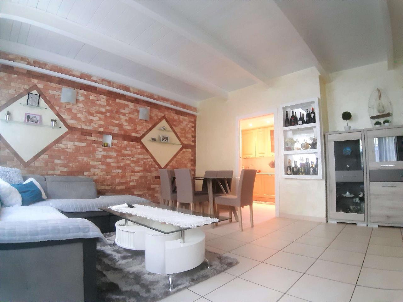 Villa bifamiliare in vendita a Piacenza