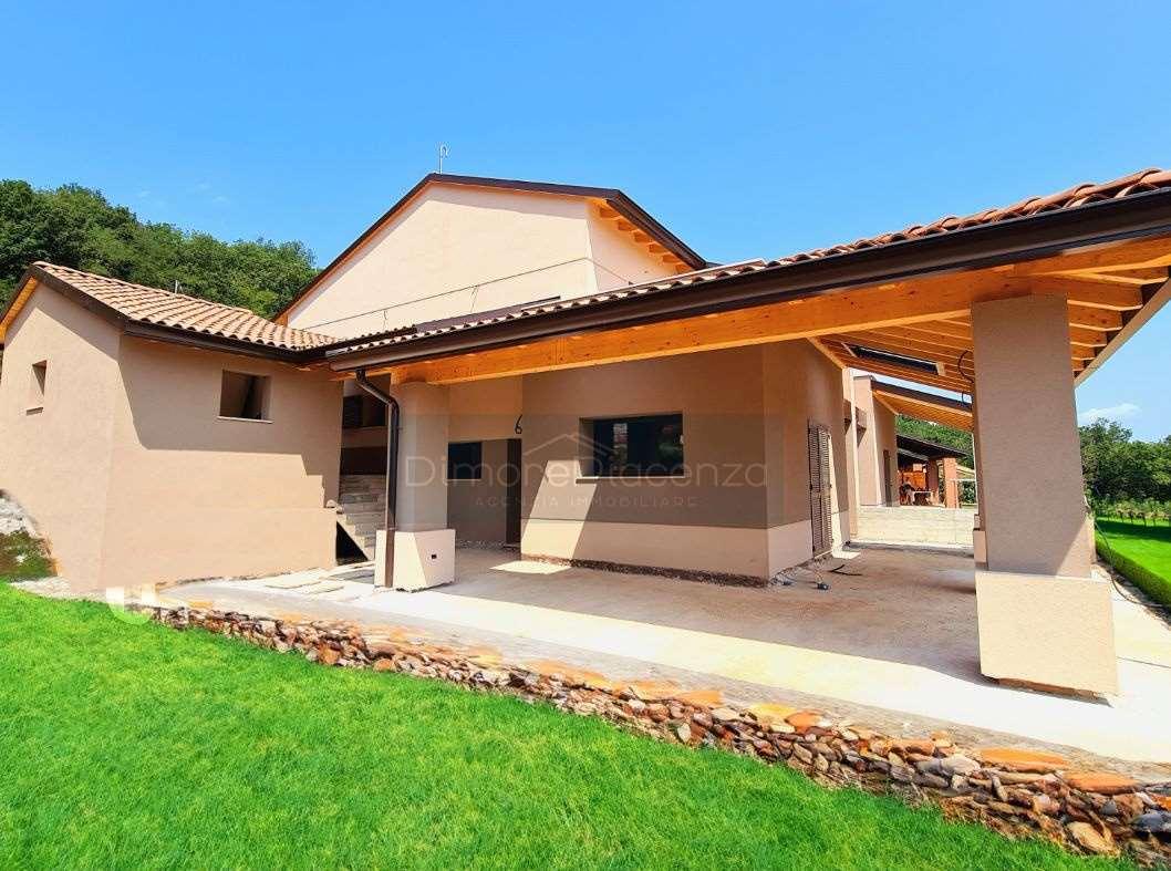 Villa bifamiliare in vendita a Gazzola